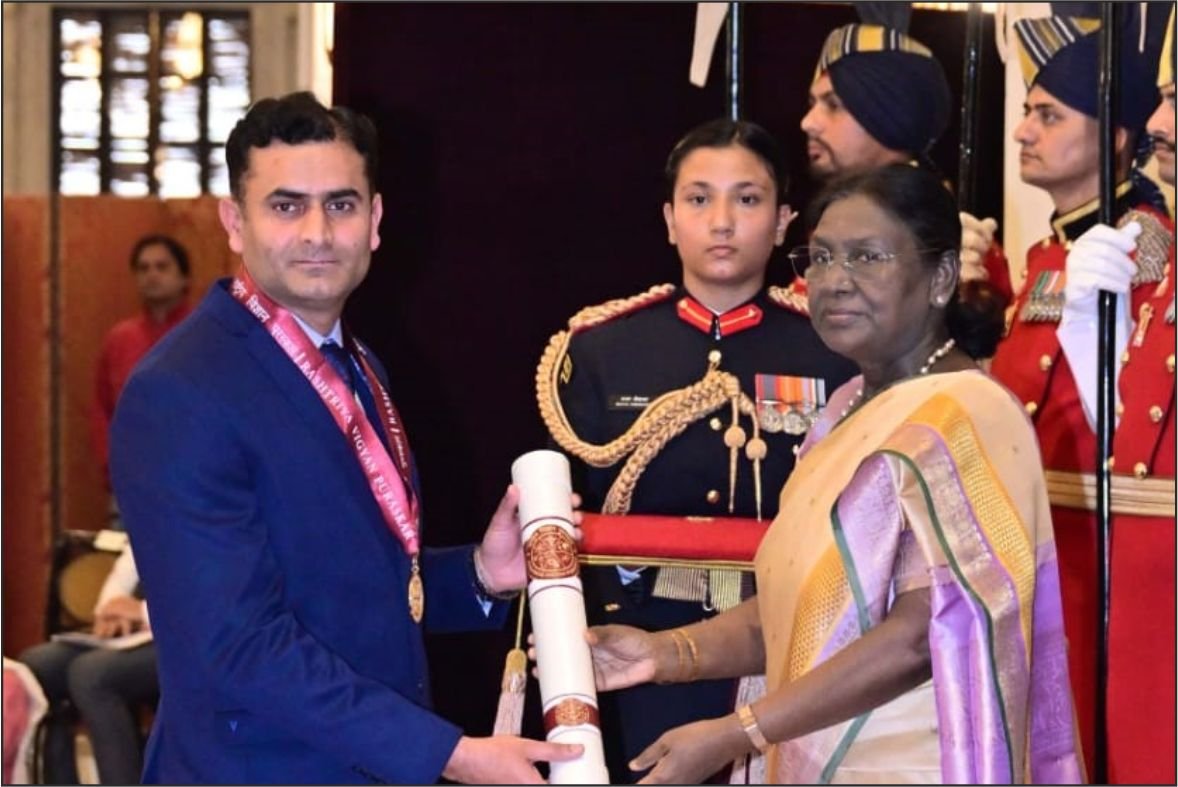 Dr Suresh Angurana Honoured with Rashtriya Vigyan Puraskar